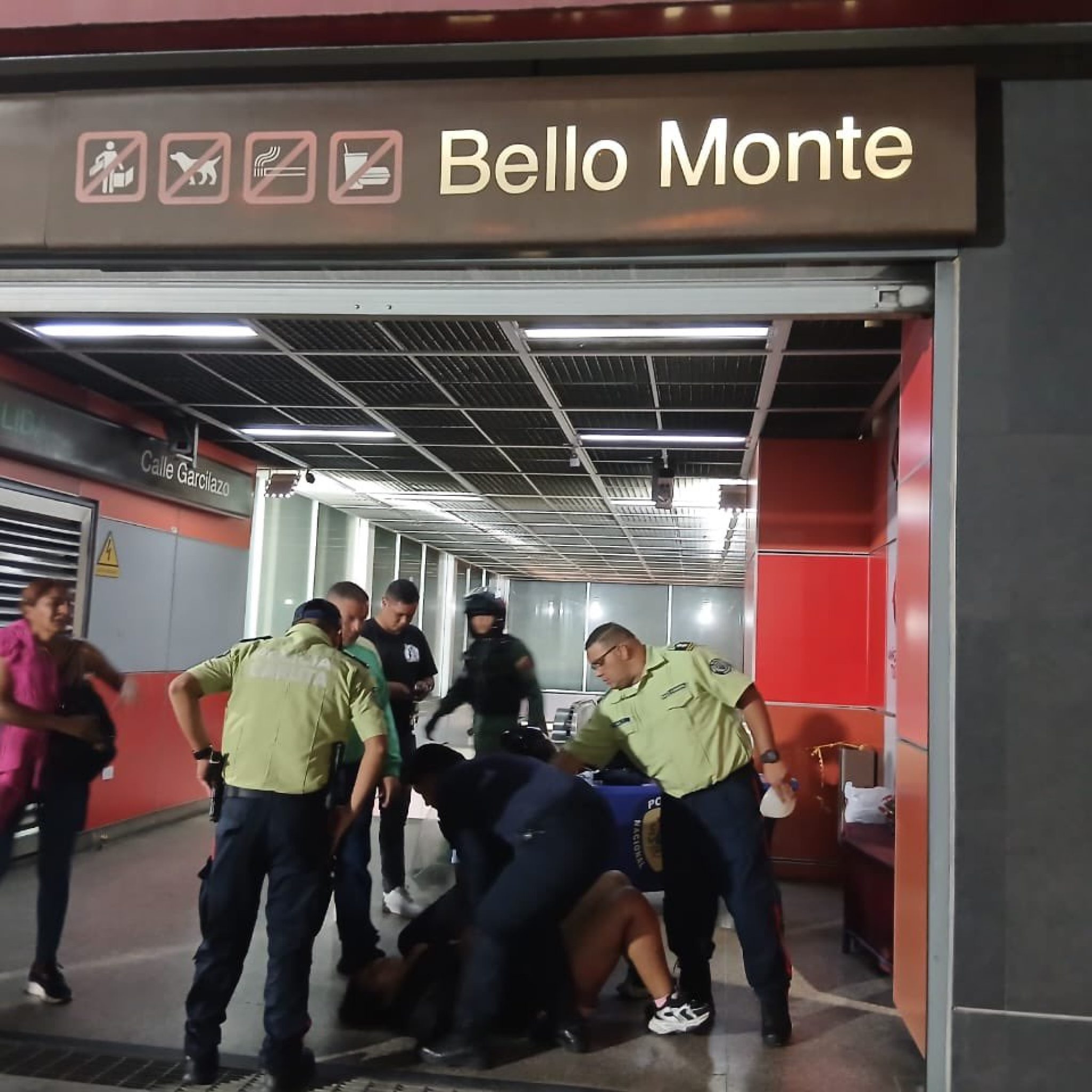 Funcionaria PNB disparó accidentalmente contra una joven en el metro de ...